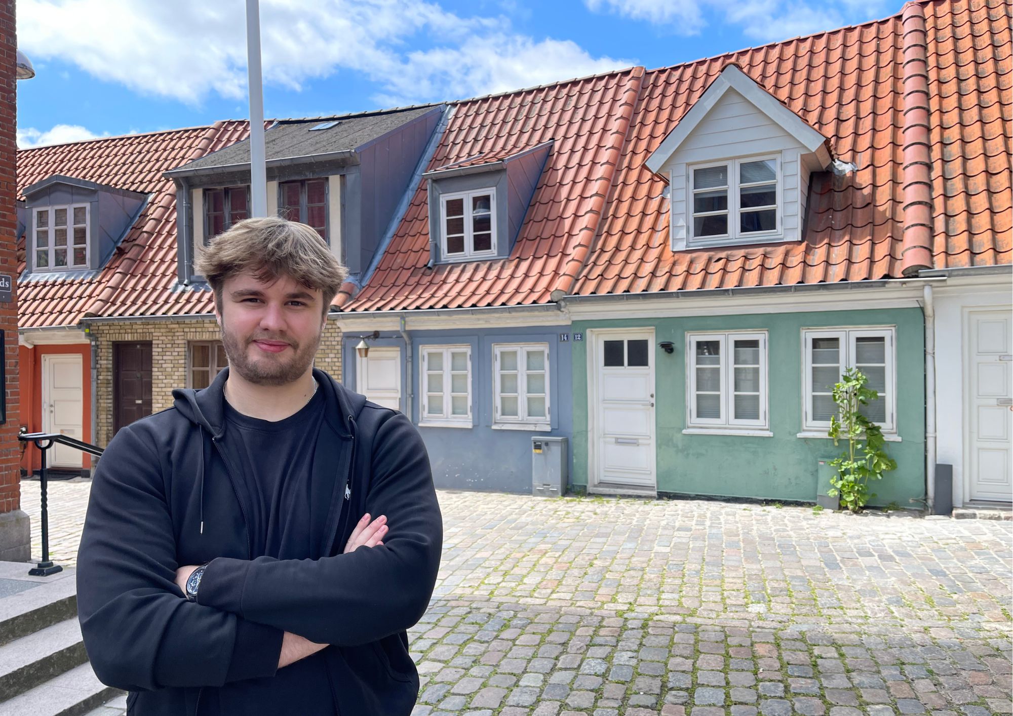 Rasmus har skiftet alkohol ud med musik - nu har han udgivet sit første ...