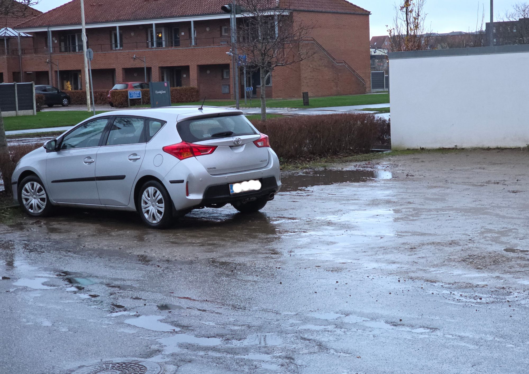 I dag fik Nils Tolmer vand i træskoene, da han trådte ud af sin bil ...